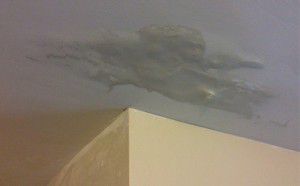 Wet_humid_ceiling_water_infiltration
